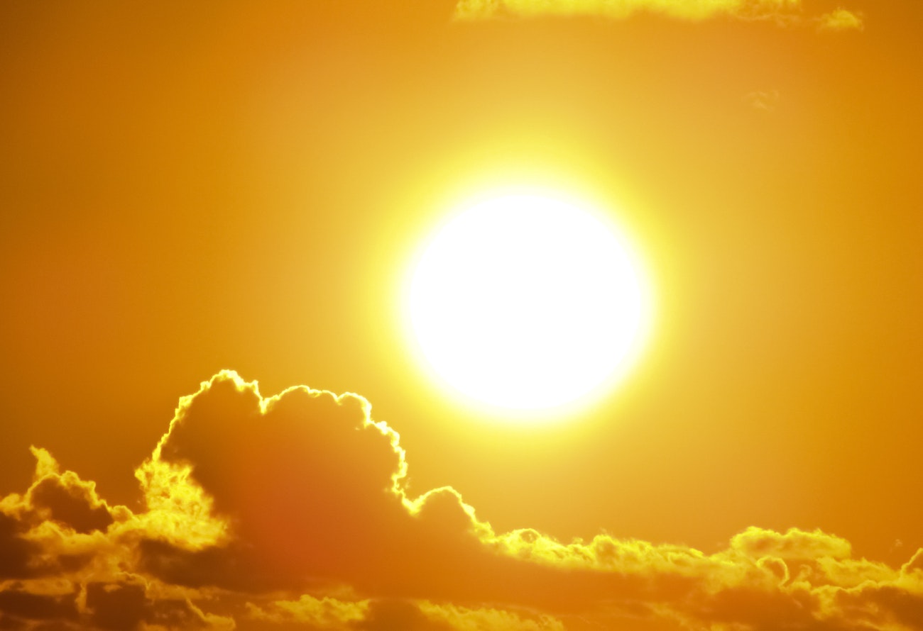 El Sol lanza una bola de plasma que llega este jueves 14 de abril a la ...