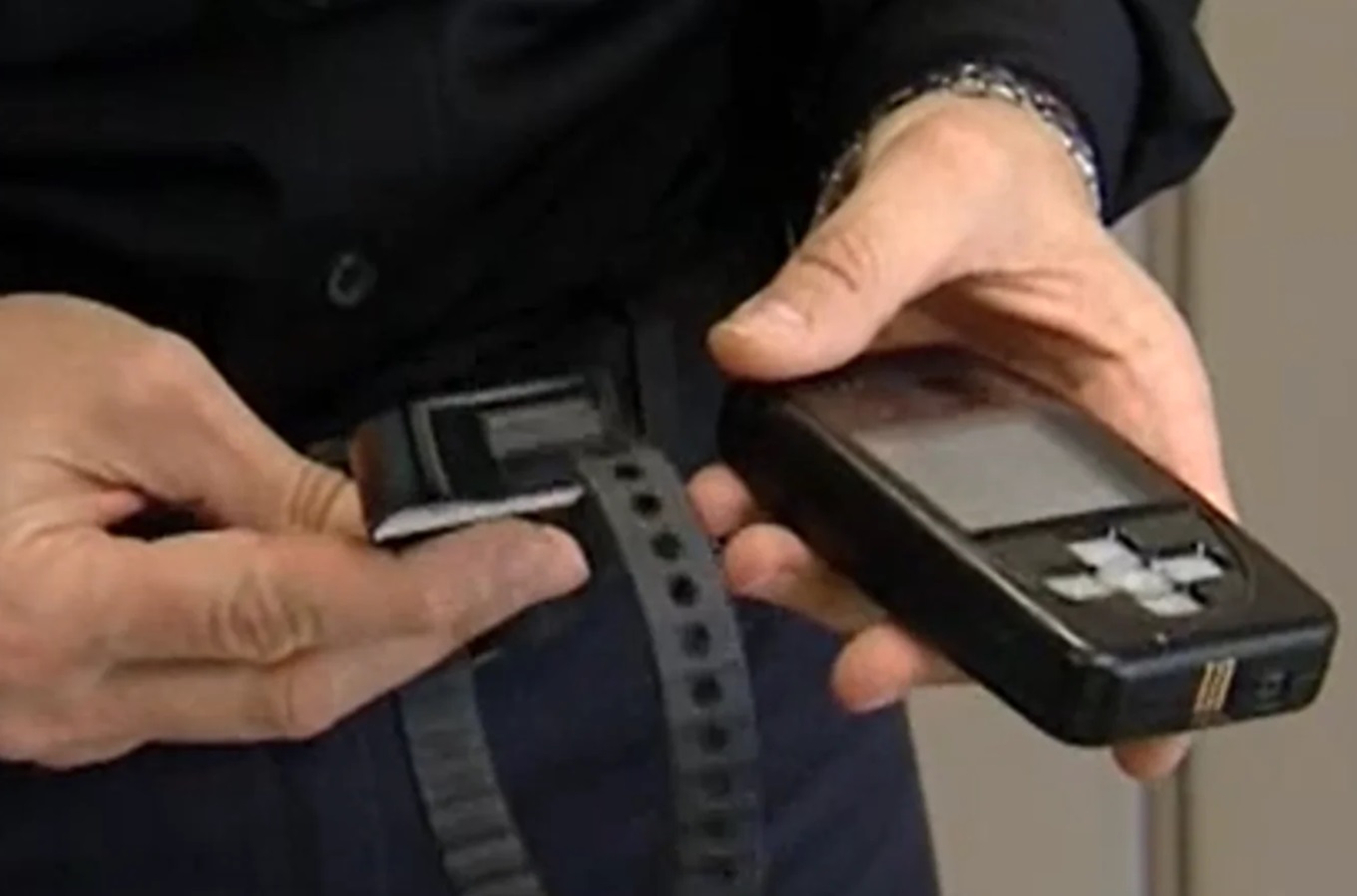 Así son las nuevas pulseras telemáticas que controla a los agresores ...